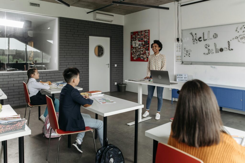 Maximising Focus and Minimising Distractions with Standing Desks :- IOCMKT